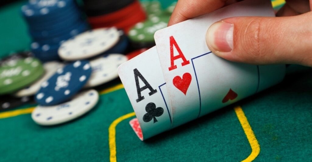 Beginner’s Guide: How to Play Poker (Easy Texas Poker Rules ...